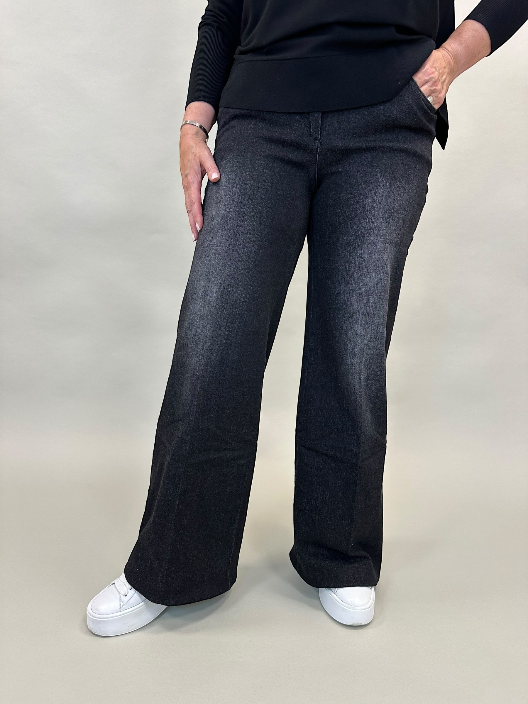 Jeans mit weitem Bein in Schwarz