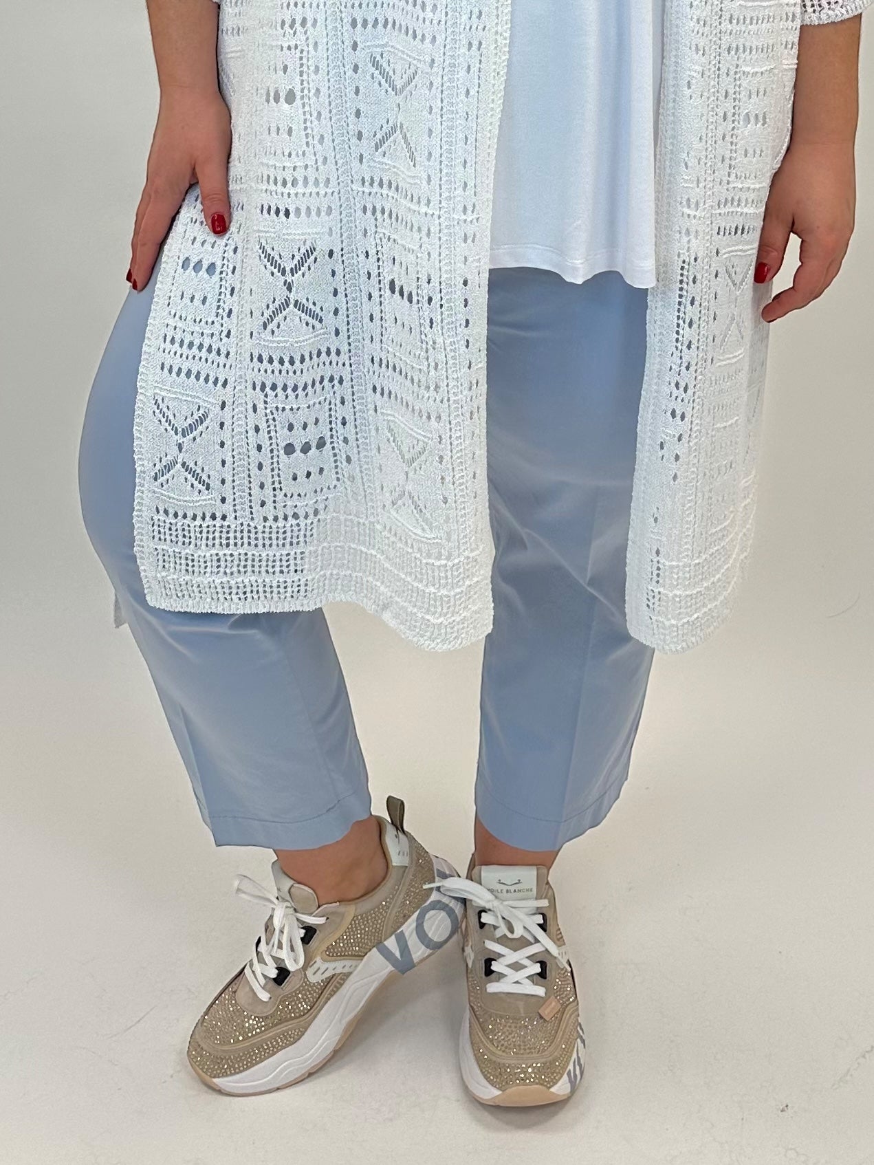 Schmale ausgestellte Hose in Hellblau