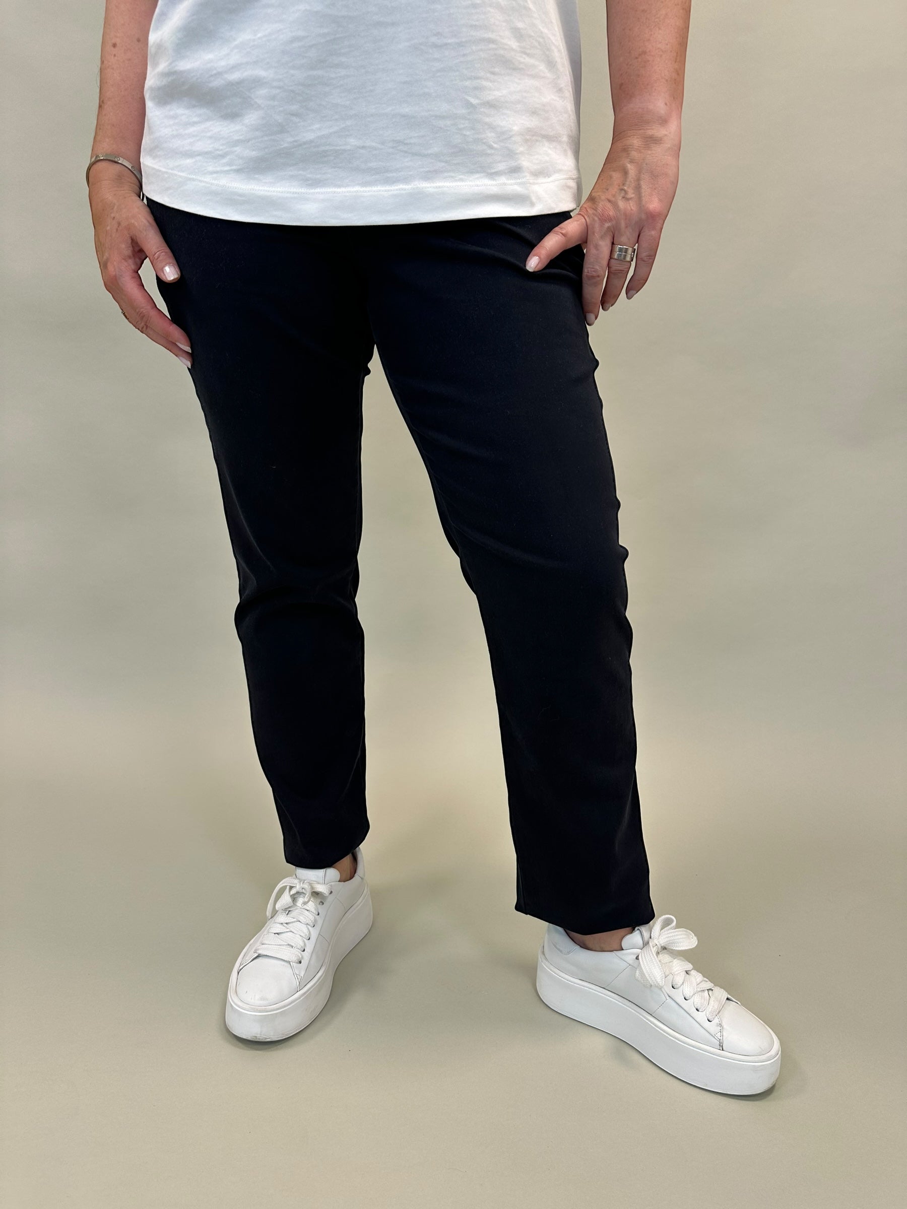 Jeans mit blauschwarzer Waschung