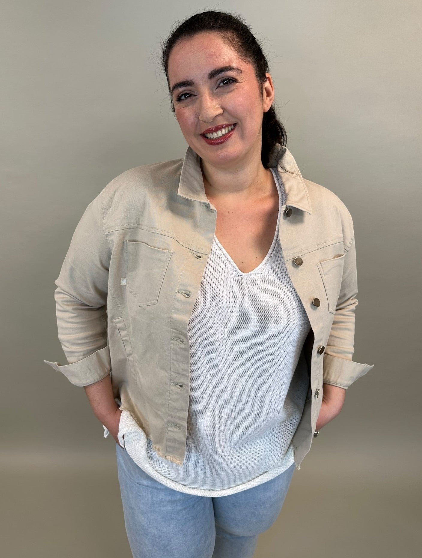 Jeansjacke mit Fransen in Sand