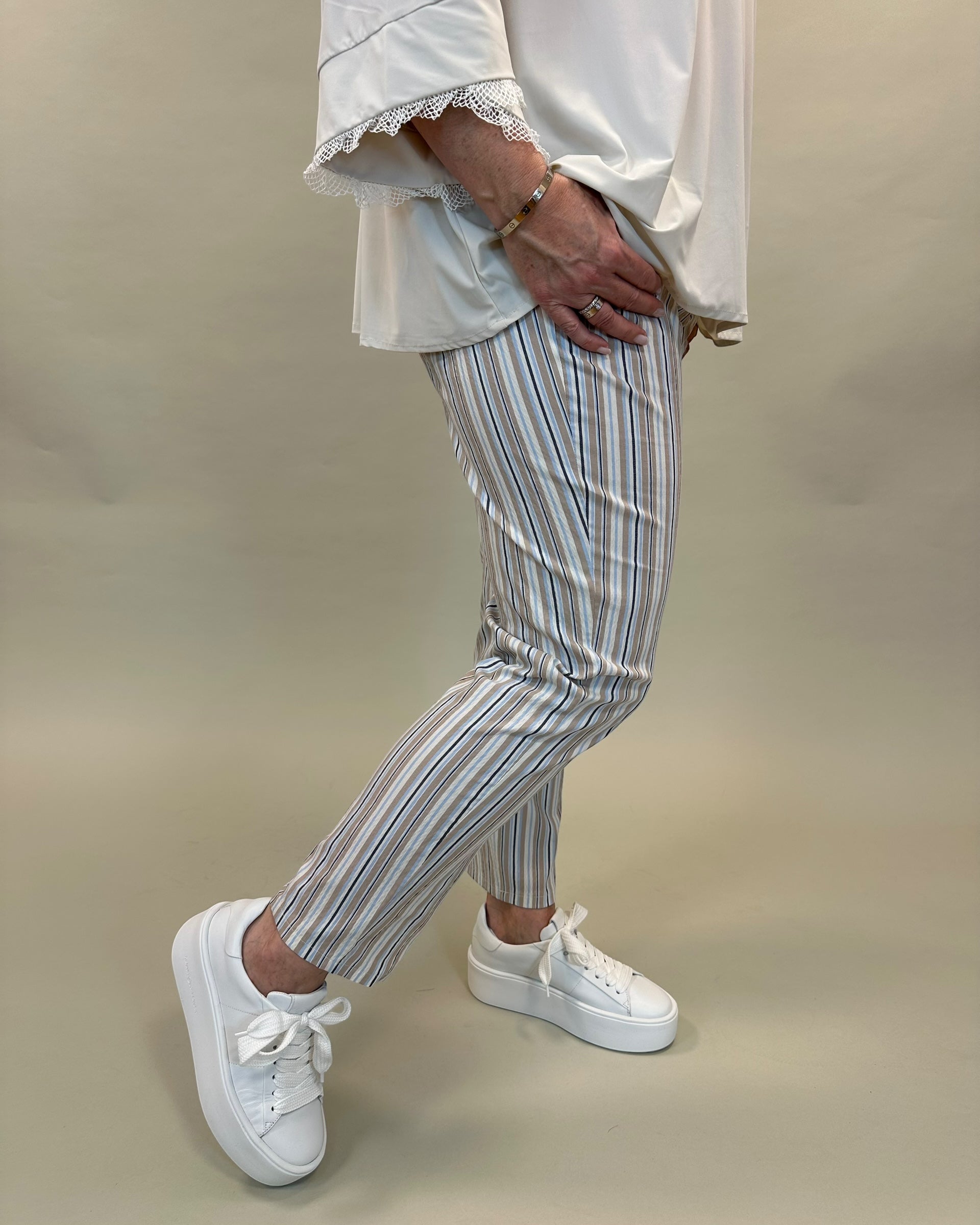 Hose mit Streifen in Hellblau