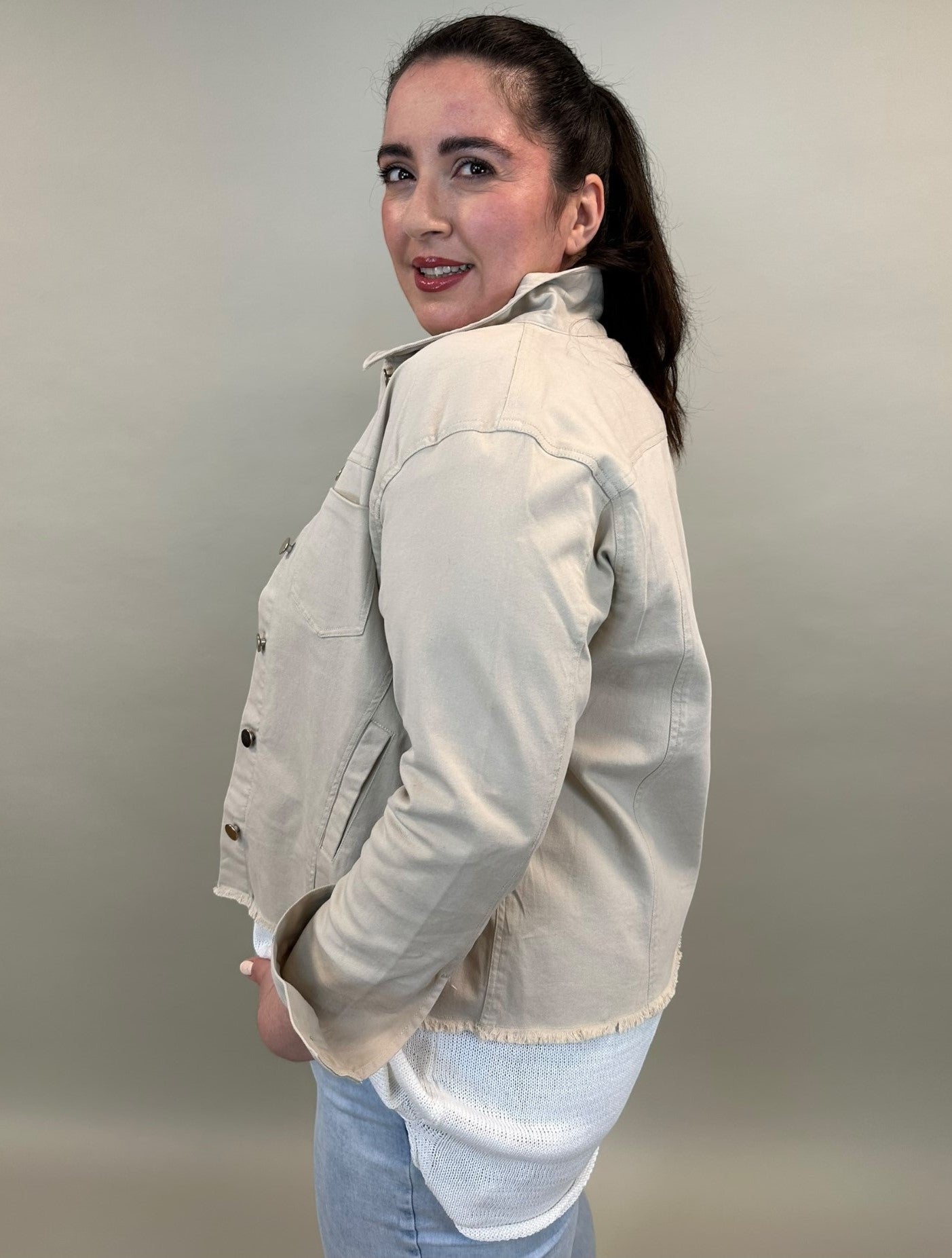 Jeansjacke mit Fransen in Sand – DEBOERplus